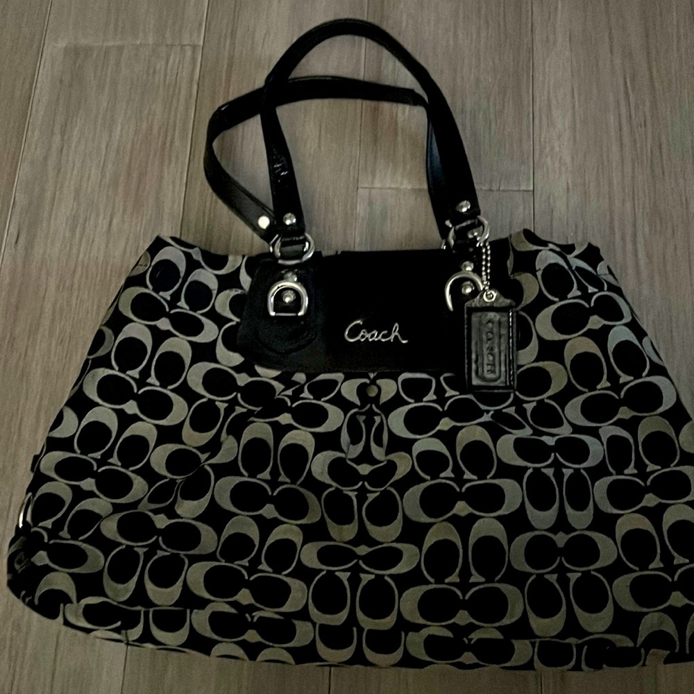 Beautiful Signature Logo Coach Bag - Gem